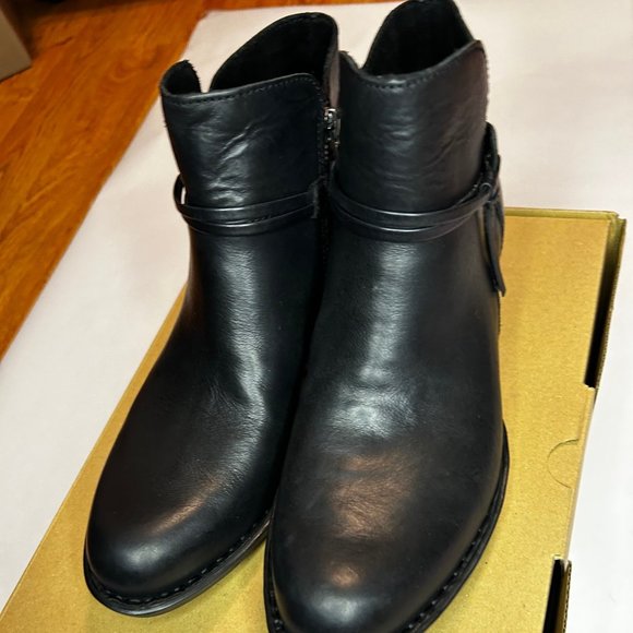 Born | Shoes | Born Boots Size 85m Black | Poshmark